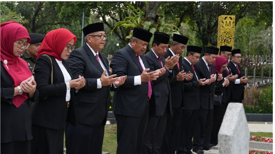 Momentum Mengenang Jasa Pahlawan, BI Ziarah ke TMP Kalibata | Kopitimes.id